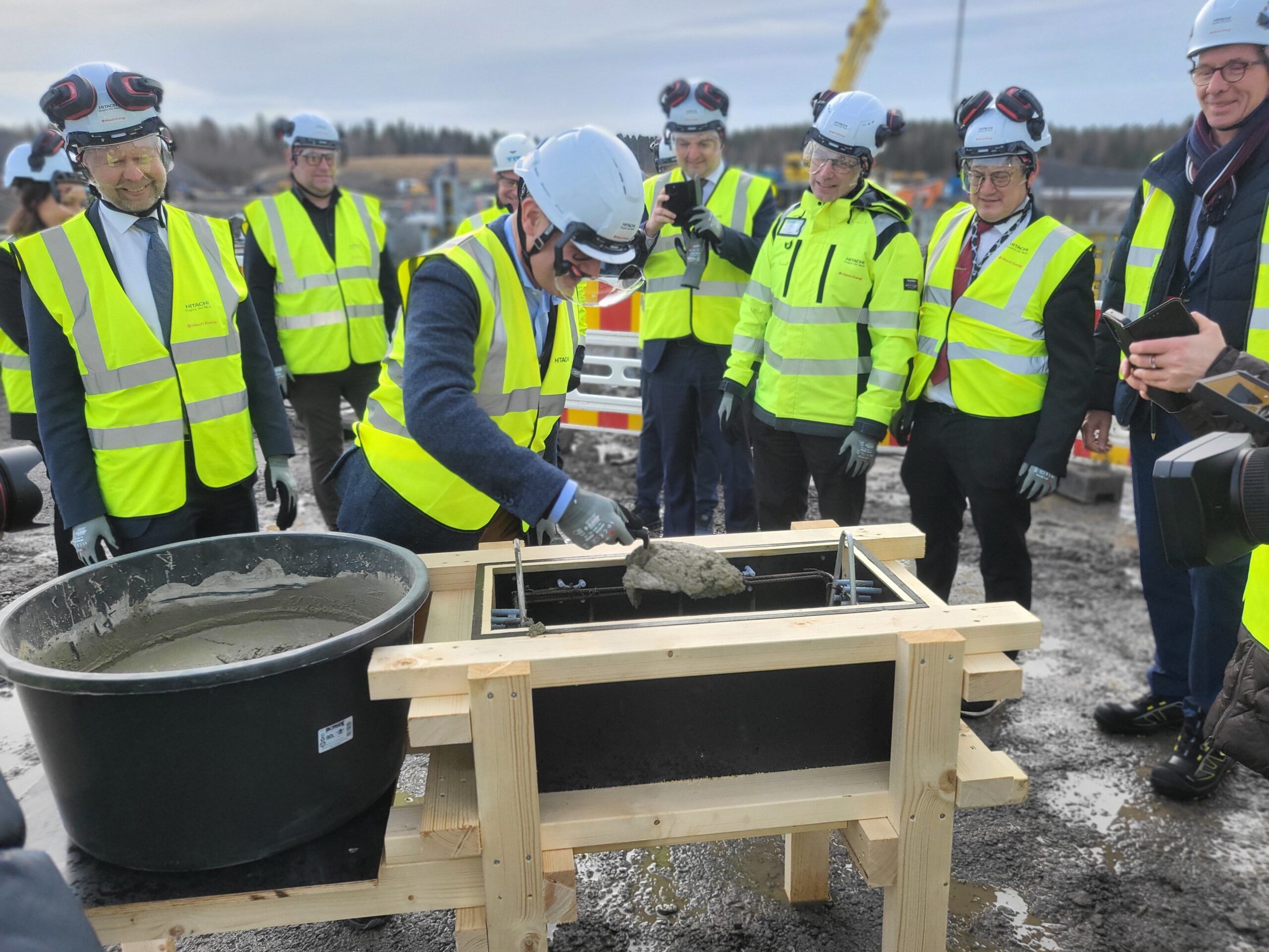 Hitachi Energy Parks grundsten är murad - "Vi visste inte hur det ...